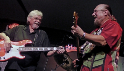 Legendary bass guitarist Donald "Duck" Dunn passes away after gig in ...