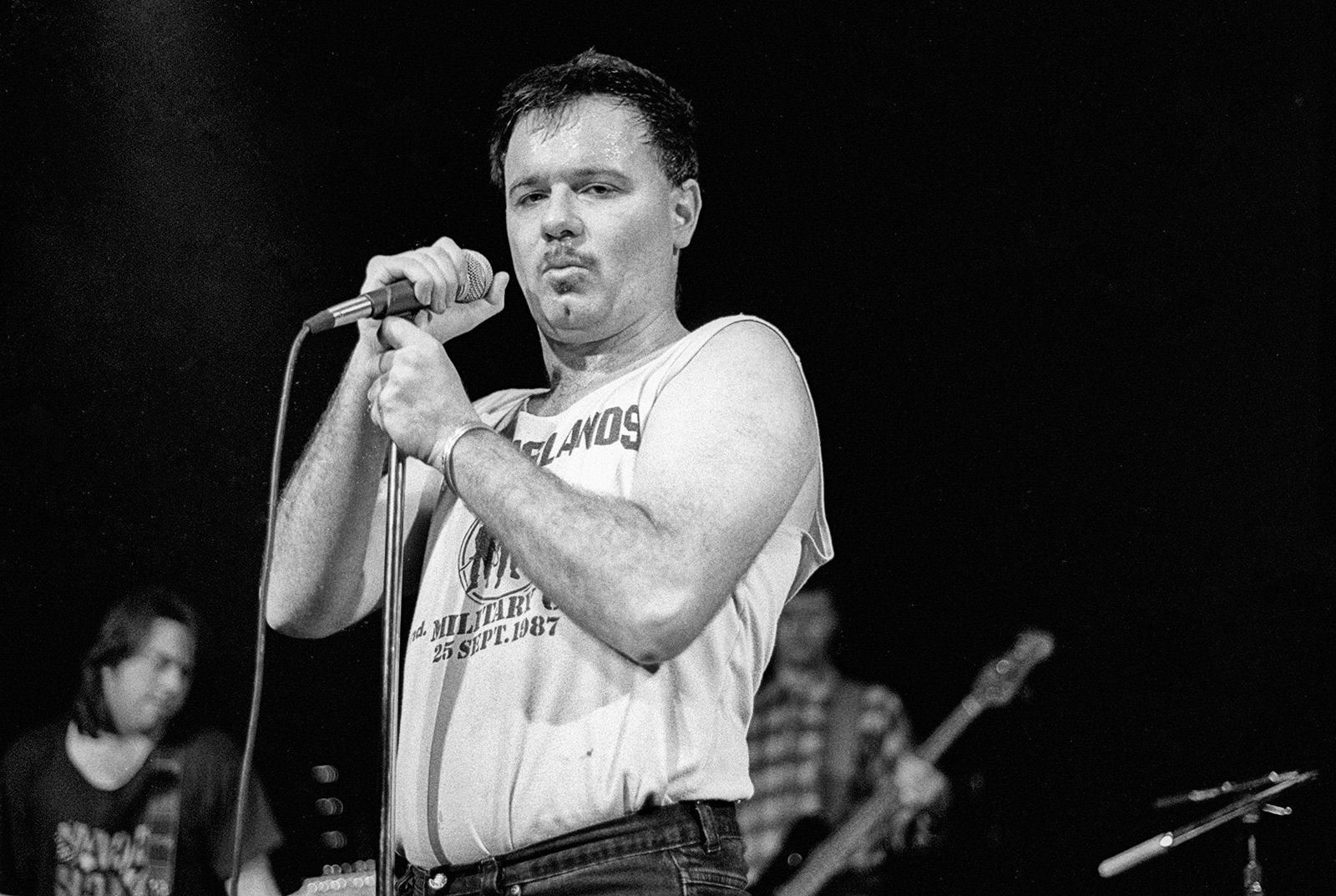 Trumpet-blasting Painters & Dockers make like the Pogues on speed in ...